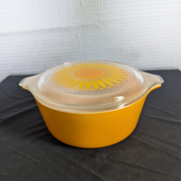Pyrex | Kitchen | Pyrex Casserole Dish 12 Quart Yellow Orange Daisy ...